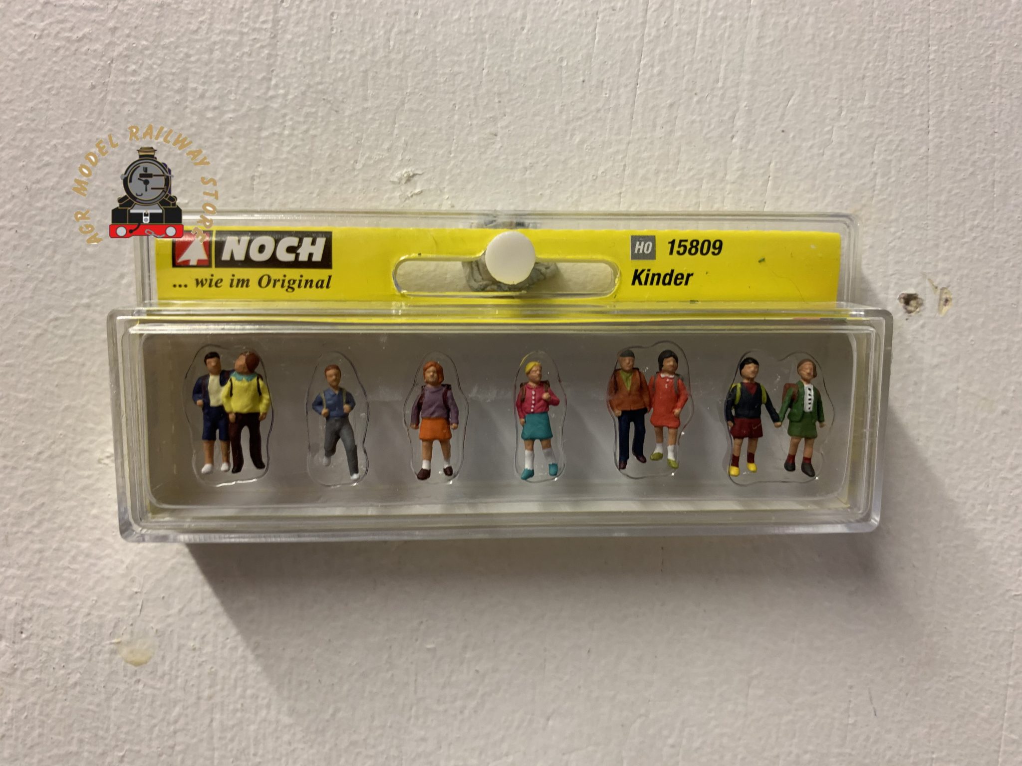 Noch 15809 Children Figure Set (9) – HO/OO Gauge – AGR Model Railway Store