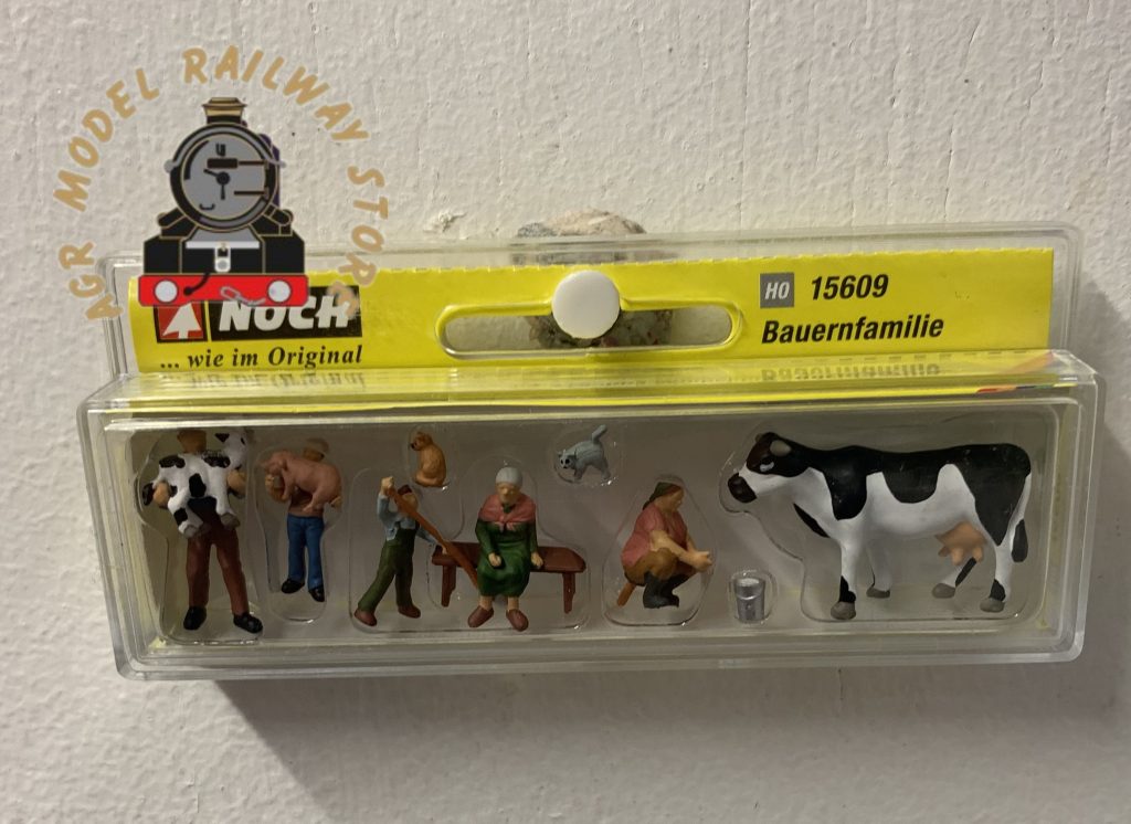 Noch 15609 Cattle Farm Family 00/HO Model Figures – AGR Model Railway Store
